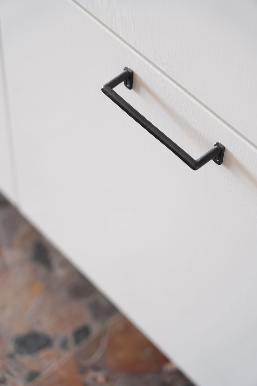 Large Pull Handle | Illus